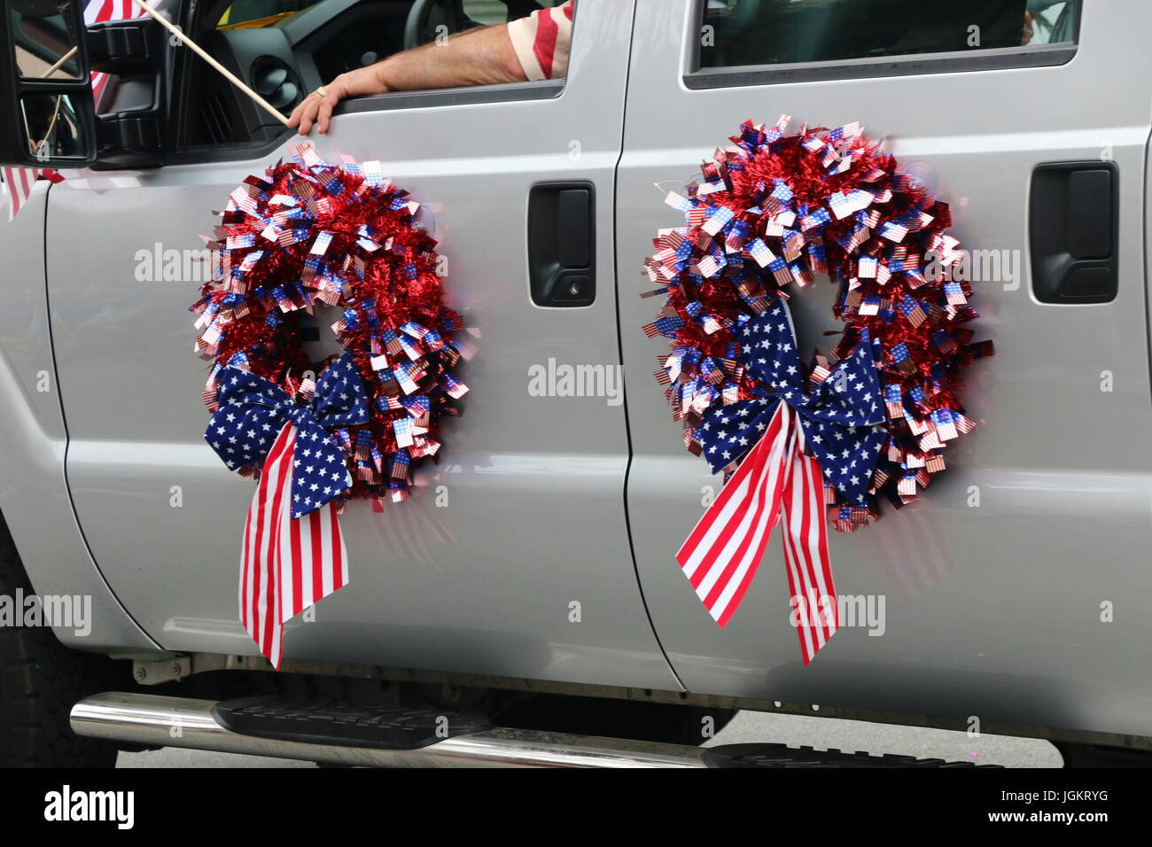 Car with independence flag hi-res stock photography and images - Alamy