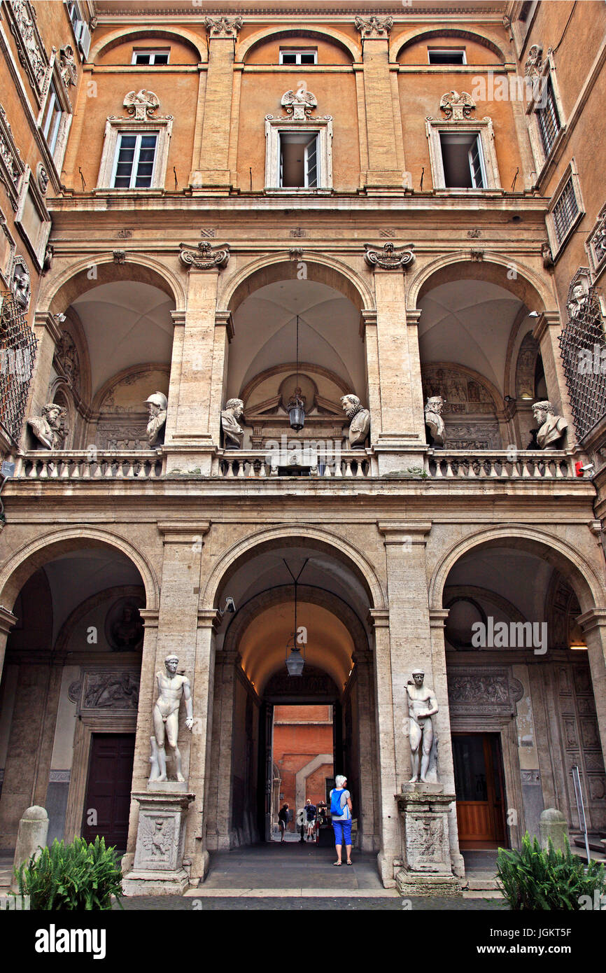 Italiano hi-res stock photography and images - Alamy