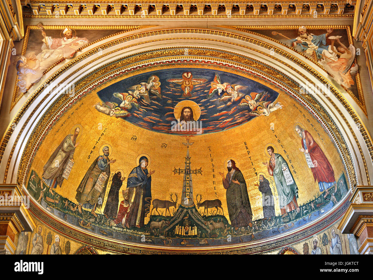 Golden apse hi-res stock photography and images - Alamy