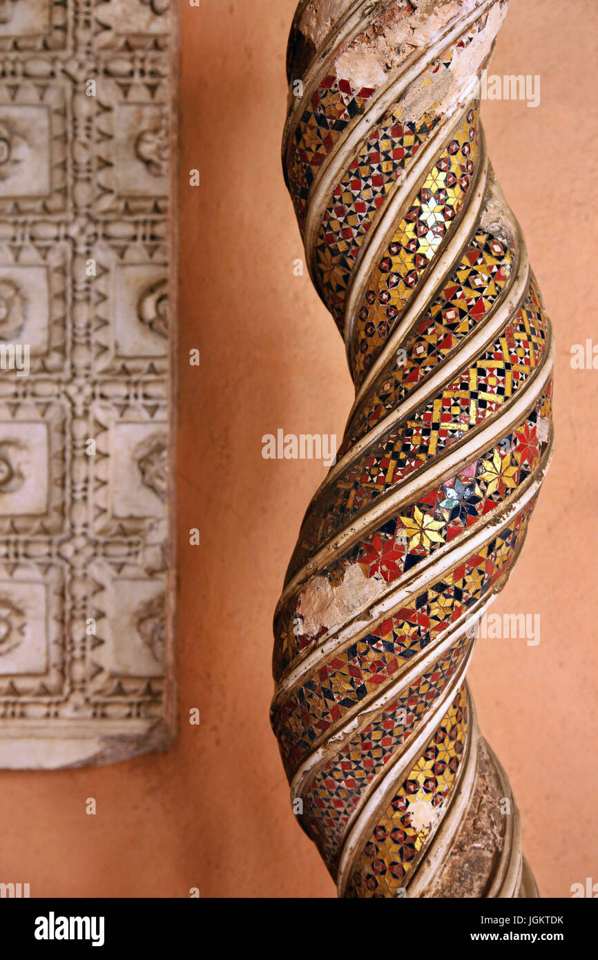 Twisted column hi-res stock photography and images - Alamy