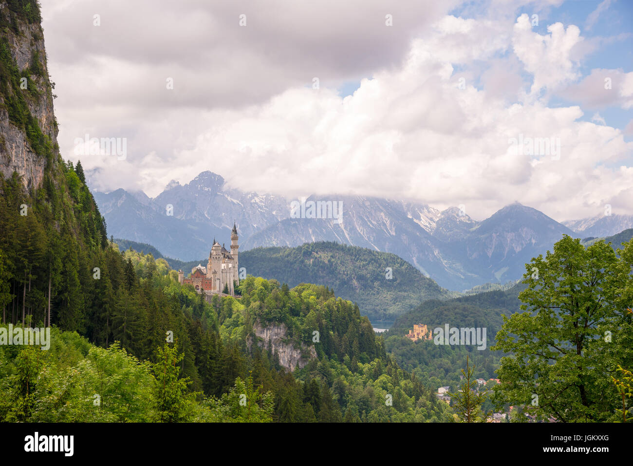 The magnificent New Swan Stone Castle - Schloss Neuschwanstein perched ...