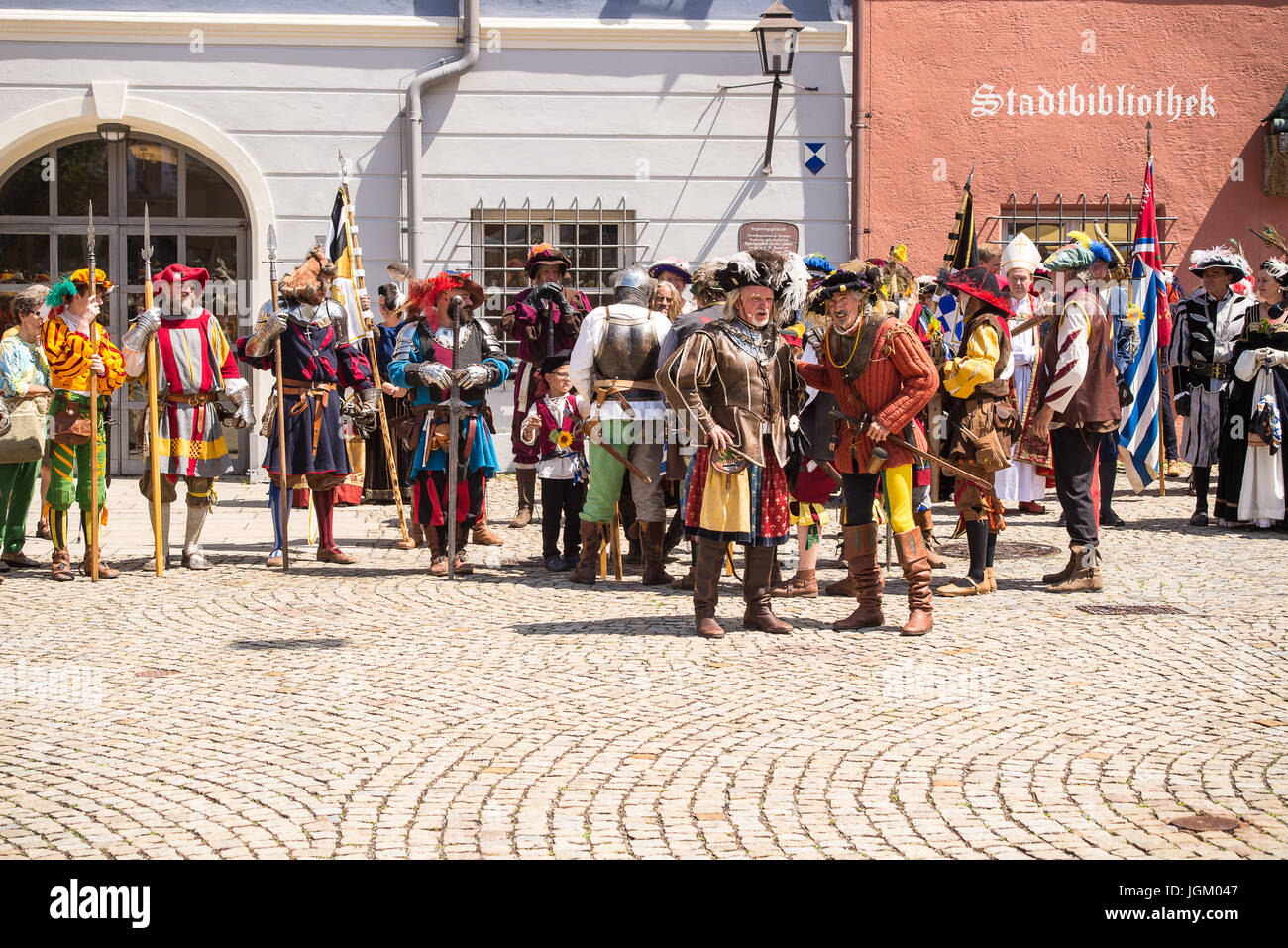 Actors during a play at the Burghausen Burgfest medieval festival Stock ...