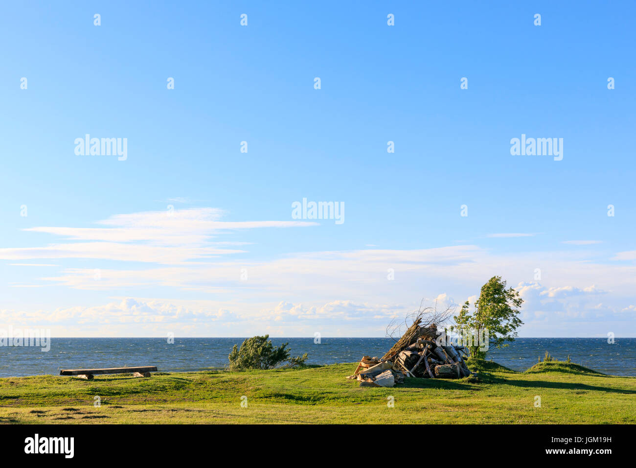 Bonfire pile hi-res stock photography and images - Alamy