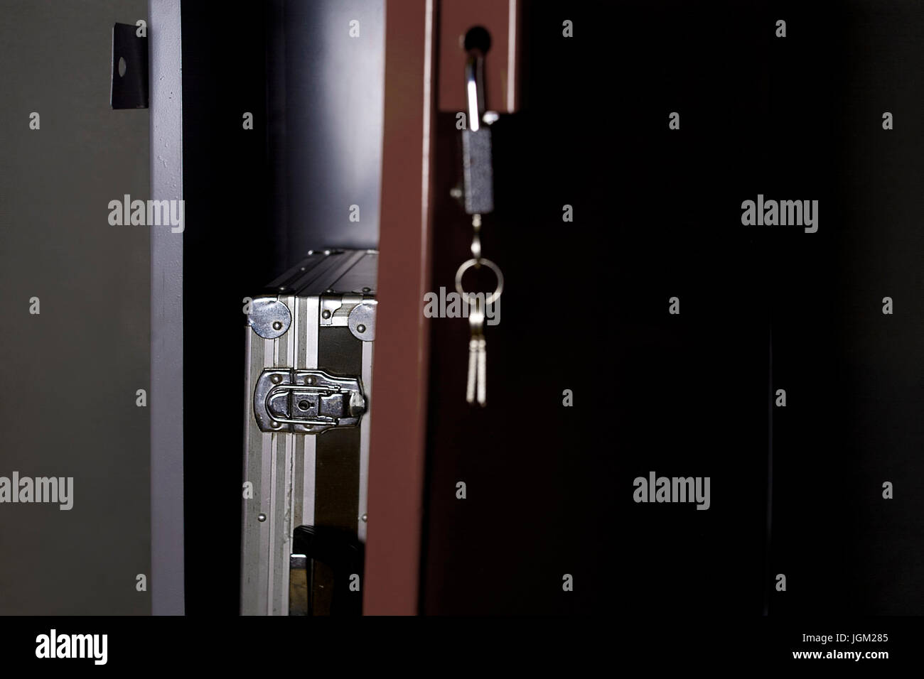 Open Safe And Briefcase Stock Photo - Alamy