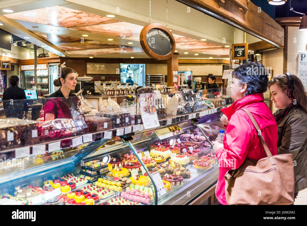 Montreal bakery inside hi-res stock photography and images - Alamy