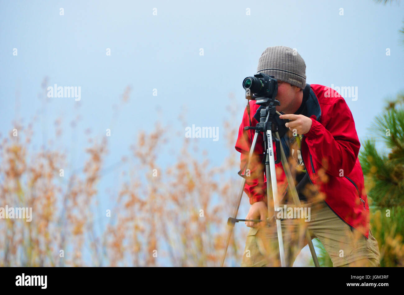 Man adjusting camera and tripod hi-res stock photography and images - Alamy