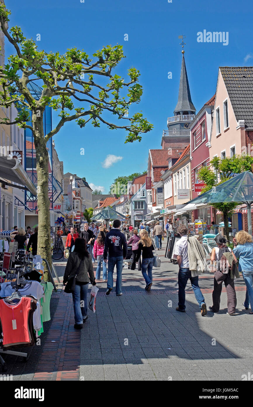 Fussgaengerzone aurich ostfriesland niedersachsen deutschland hi-res ...