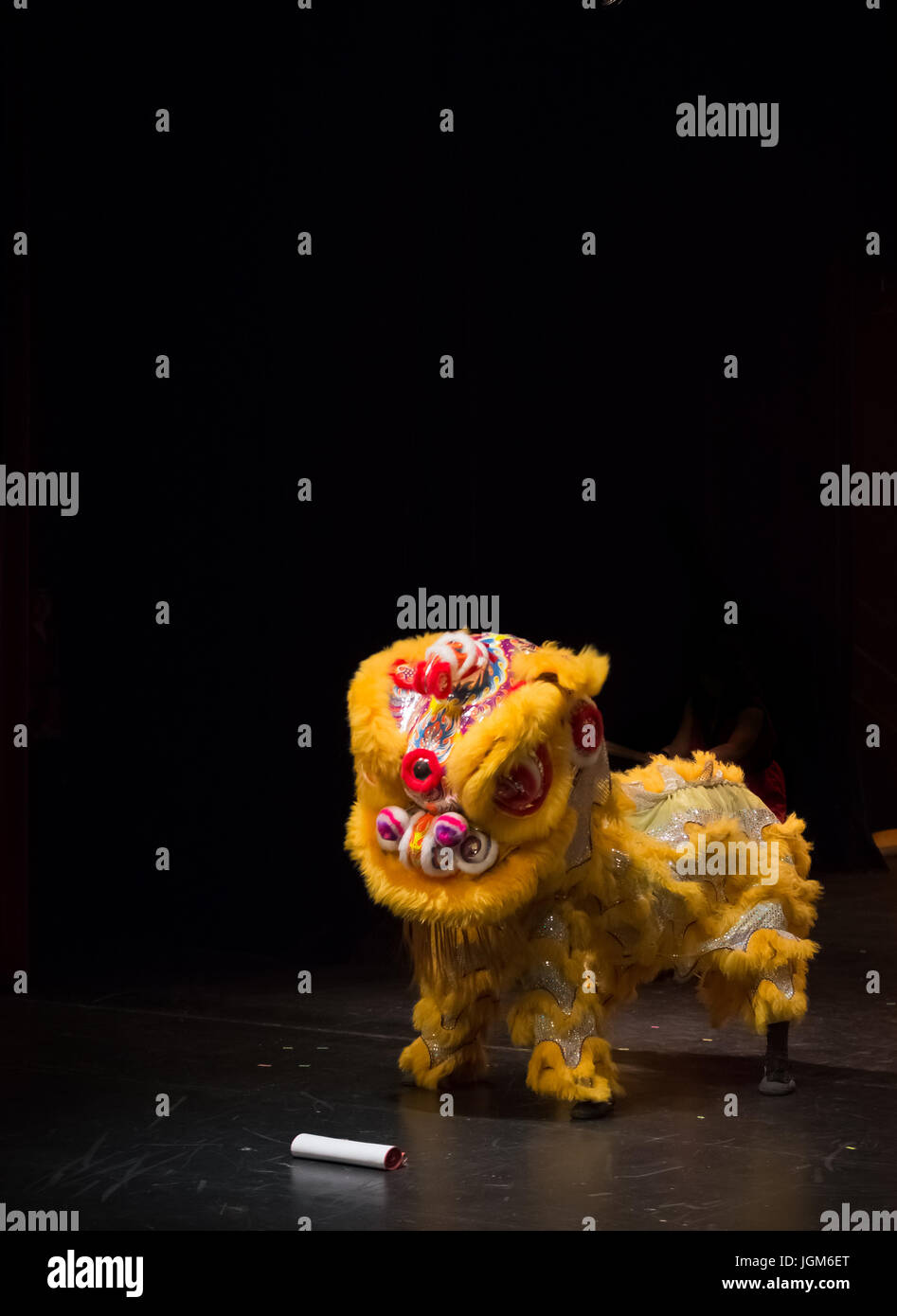 Asian dragon dance hi-res stock photography and images - Alamy