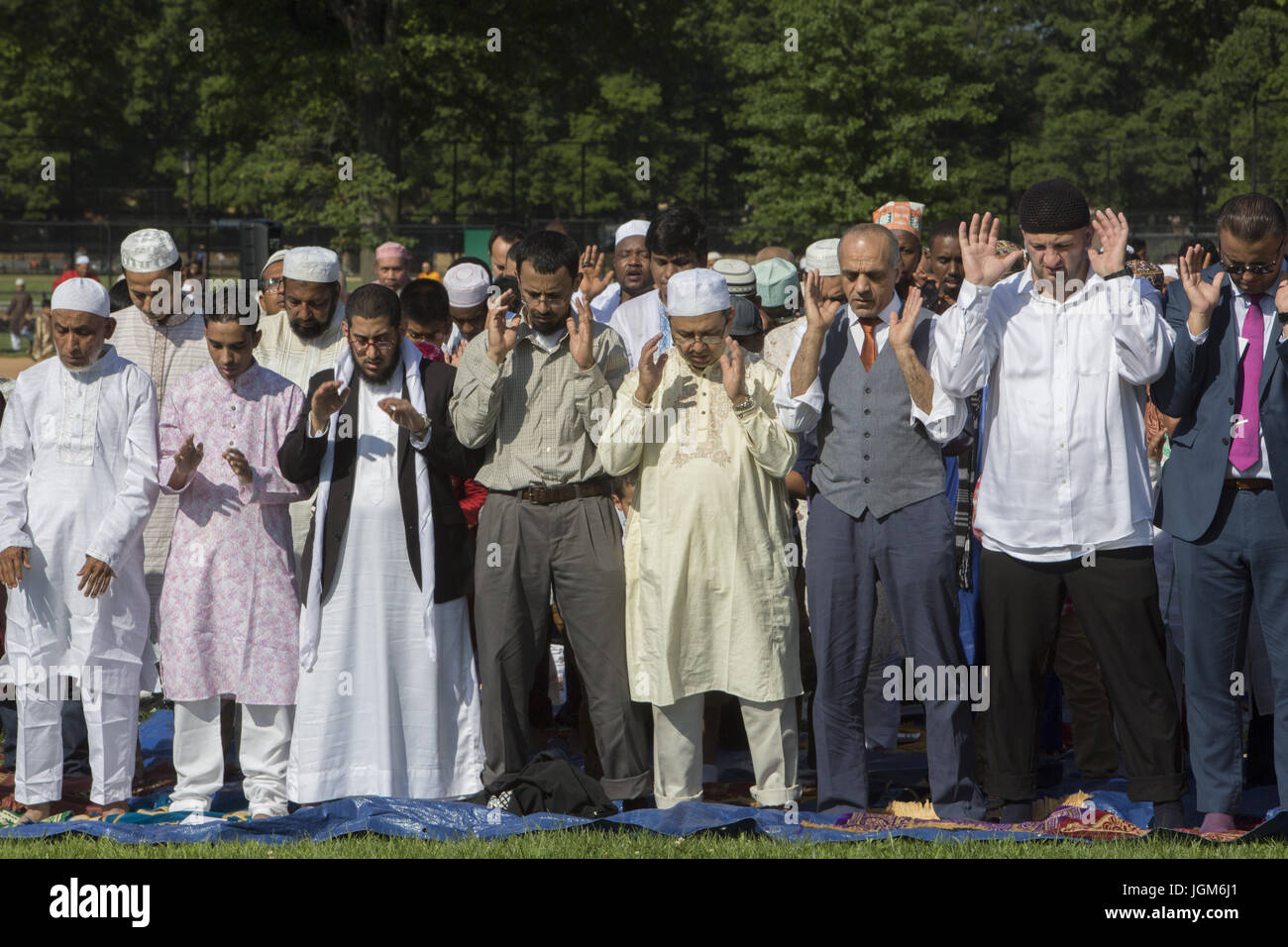 Muslims from various nations, immigrant groups, gather on Eid in ...