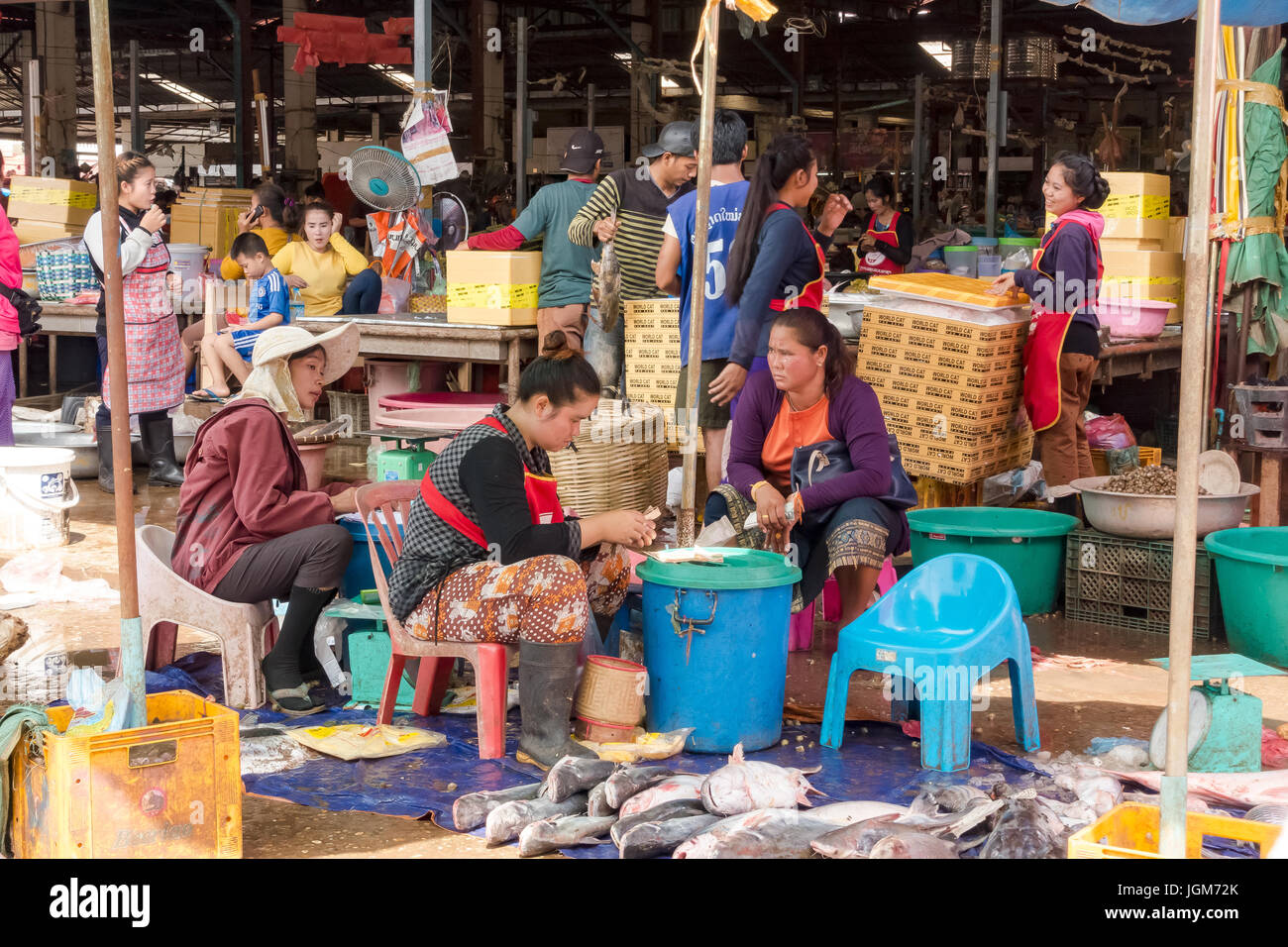 Laos market stalls hi-res stock photography and images - Alamy
