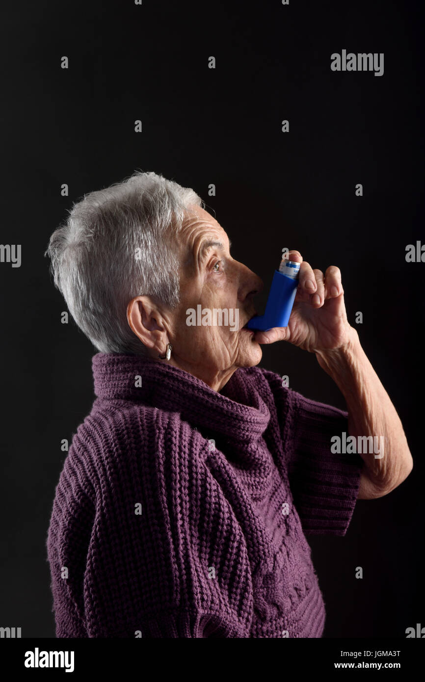 an older woman inhaler Stock Photo - Alamy