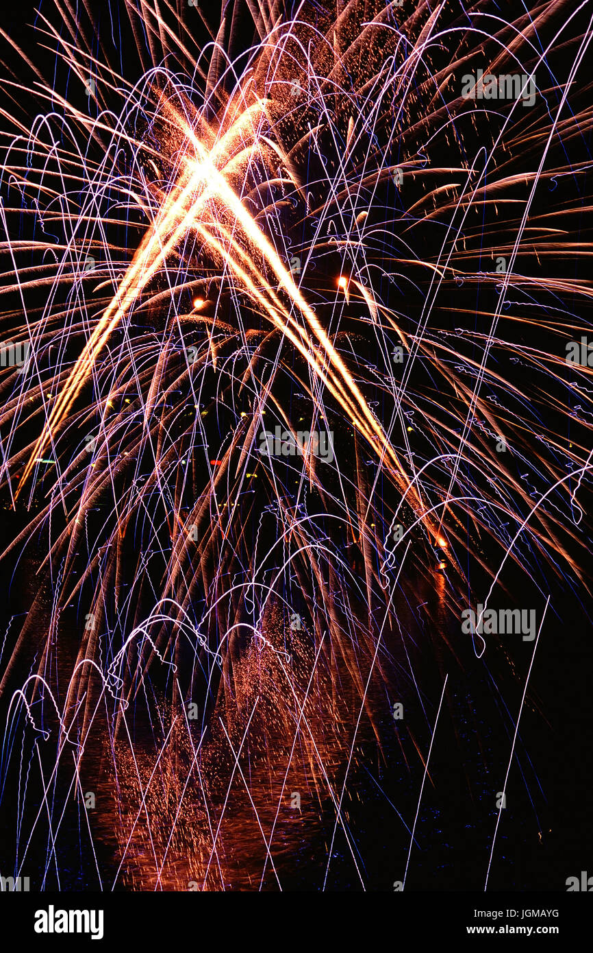 Fireworks in Montreal, Canada, Golden Jupiter Trophy, Feuerwerk in ...