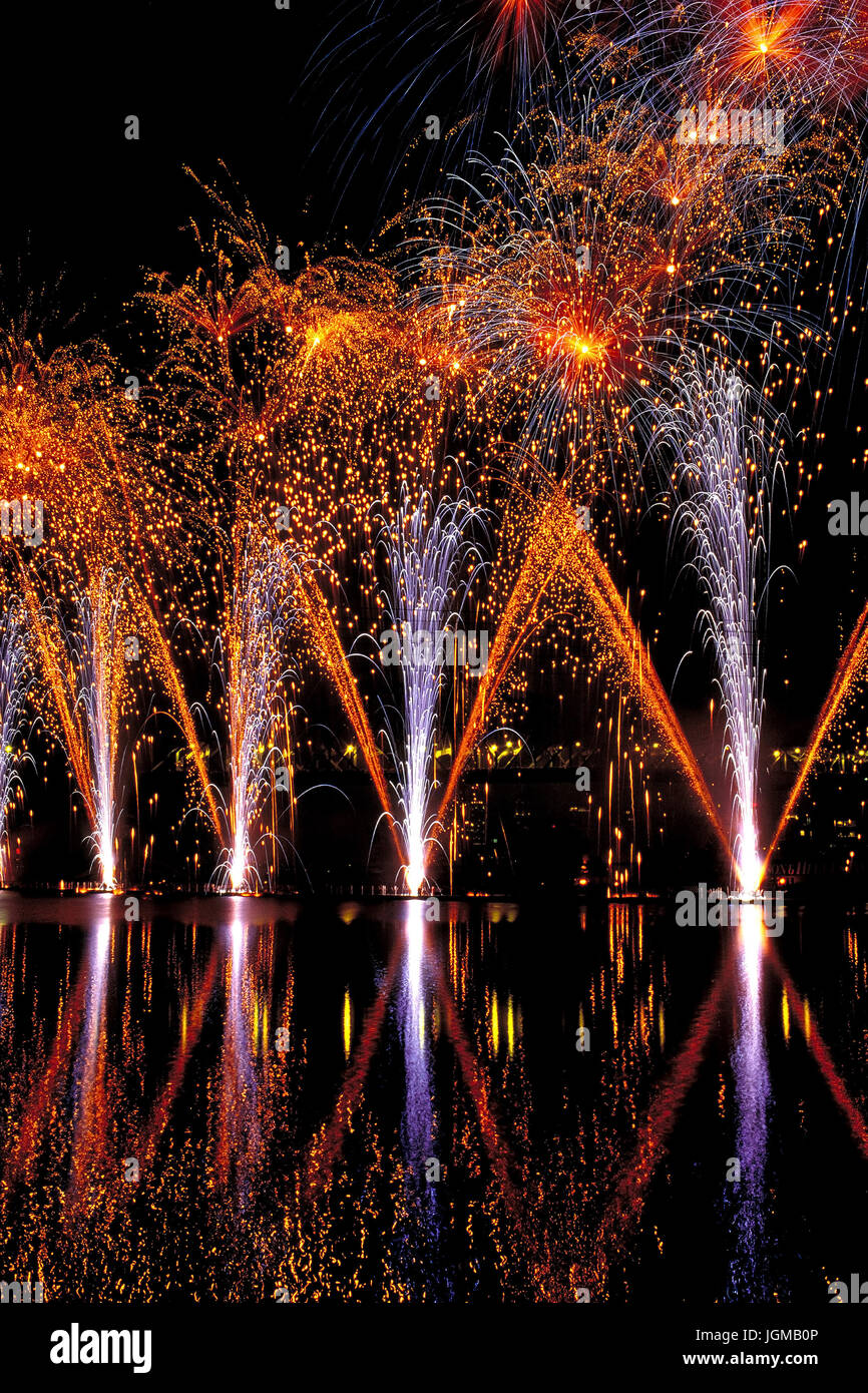 Fireworks in Montreal, Canada, Golden Jupiter Trophy, Feuerwerk in ...