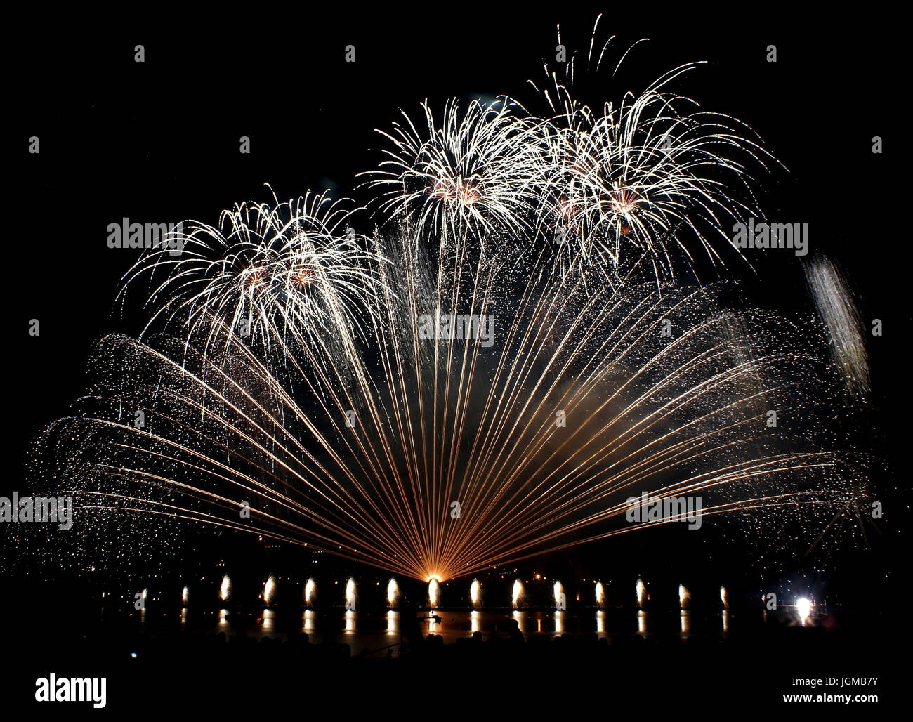 Fireworks - luminous rockets - France - Paris, Feuerwerk ...