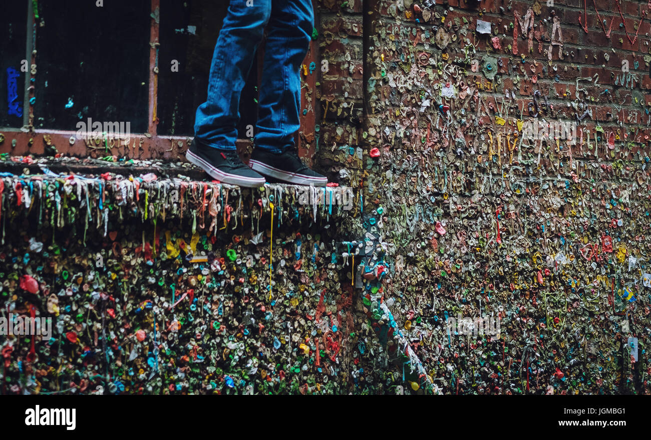 Boy climbing a window ledge in Seattle's gum wall Stock Photo - Alamy