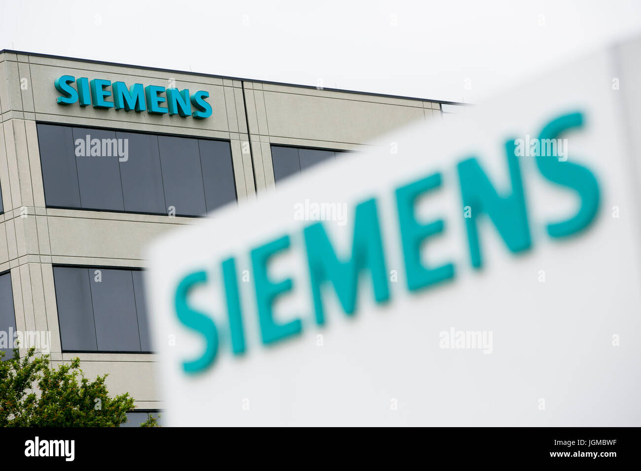 Siemens logo hi-res stock photography and images - Alamy