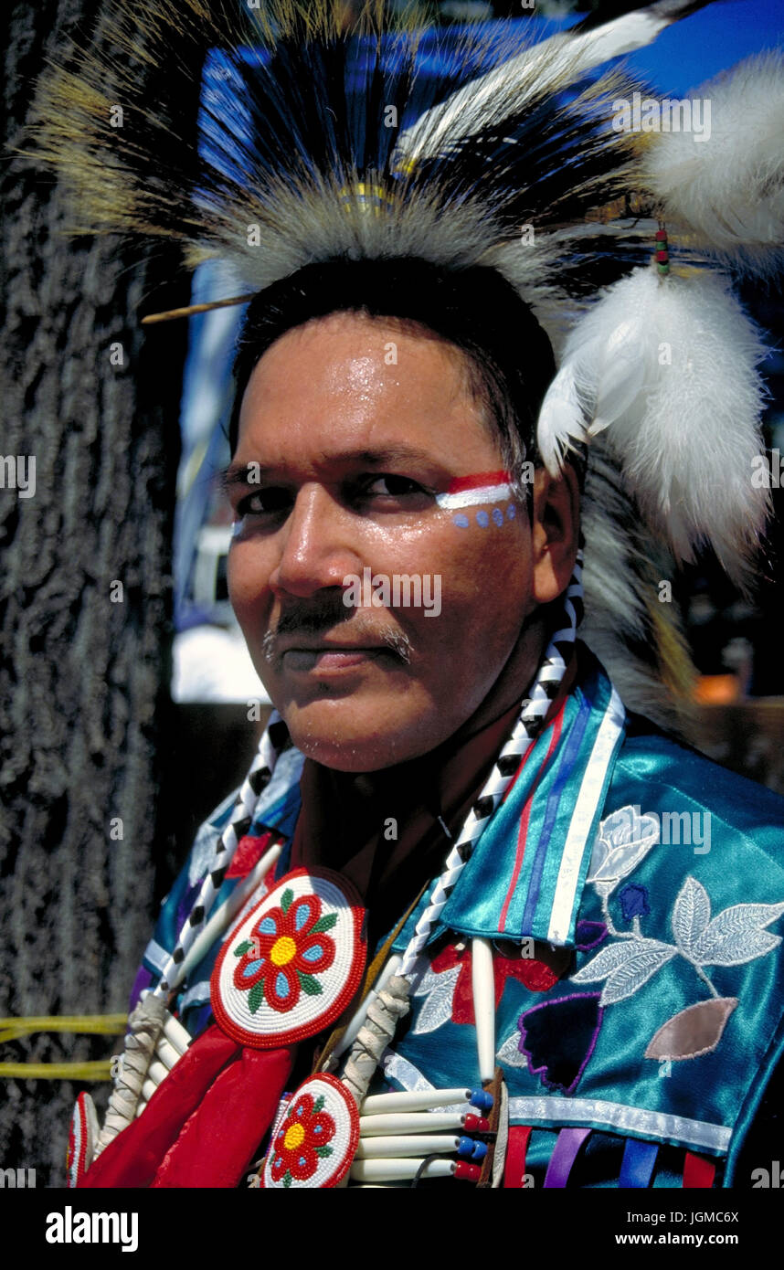 Mohikaner with the Pow-Wow in the Kahnawake reserve near Montreal ...