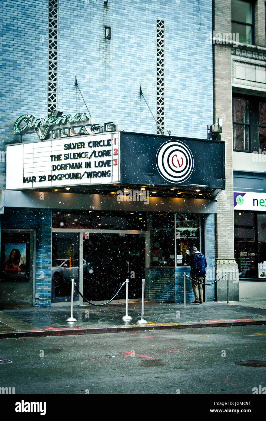 Movie theater exterior hi-res stock photography and images - Alamy
