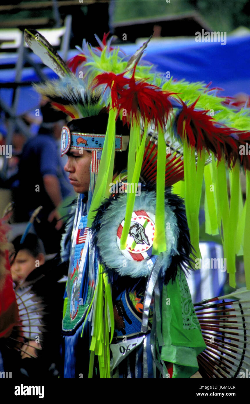 Mohikaner with the Pow-Wow in the Kahnawake reserve near Montreal ...