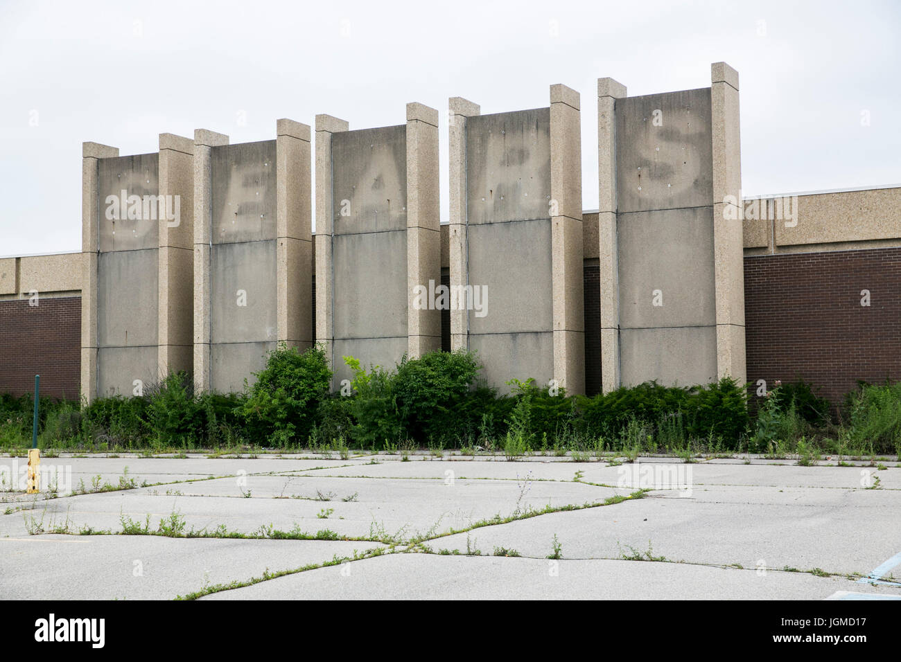Store closed sign outside hi-res stock photography and images - Alamy