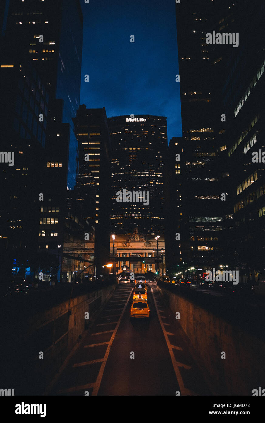 Metlife building in the distance Stock Photo - Alamy