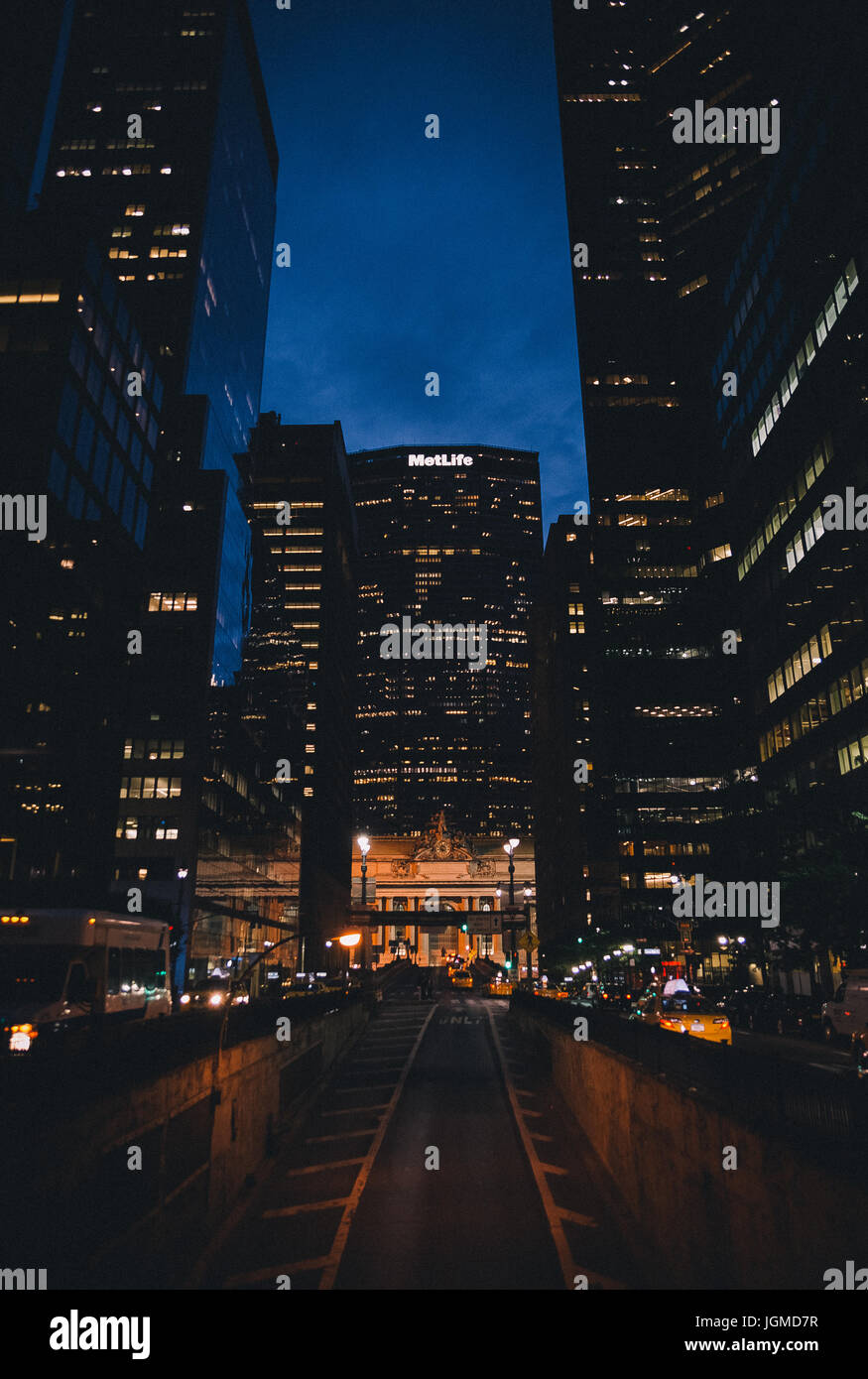 Metlife building in the distance Stock Photo - Alamy