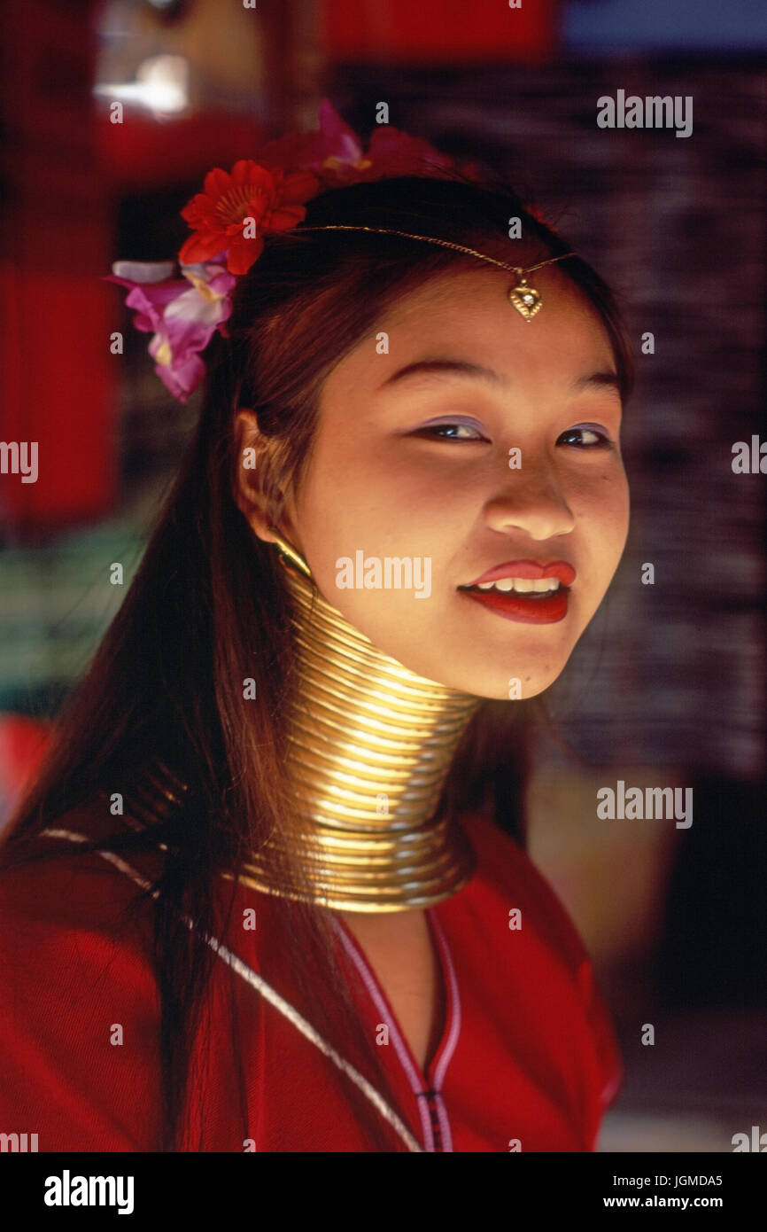 Long neck women, to cirques Padaung with Mae Hong Son in Thailand ...