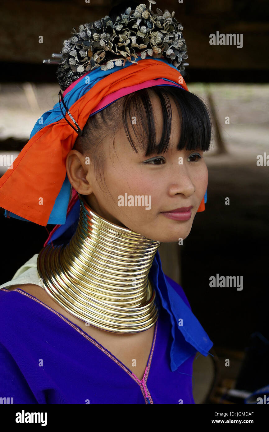 Long neck women, to cirques Padaung with Mae Hong Son in Thailand ...