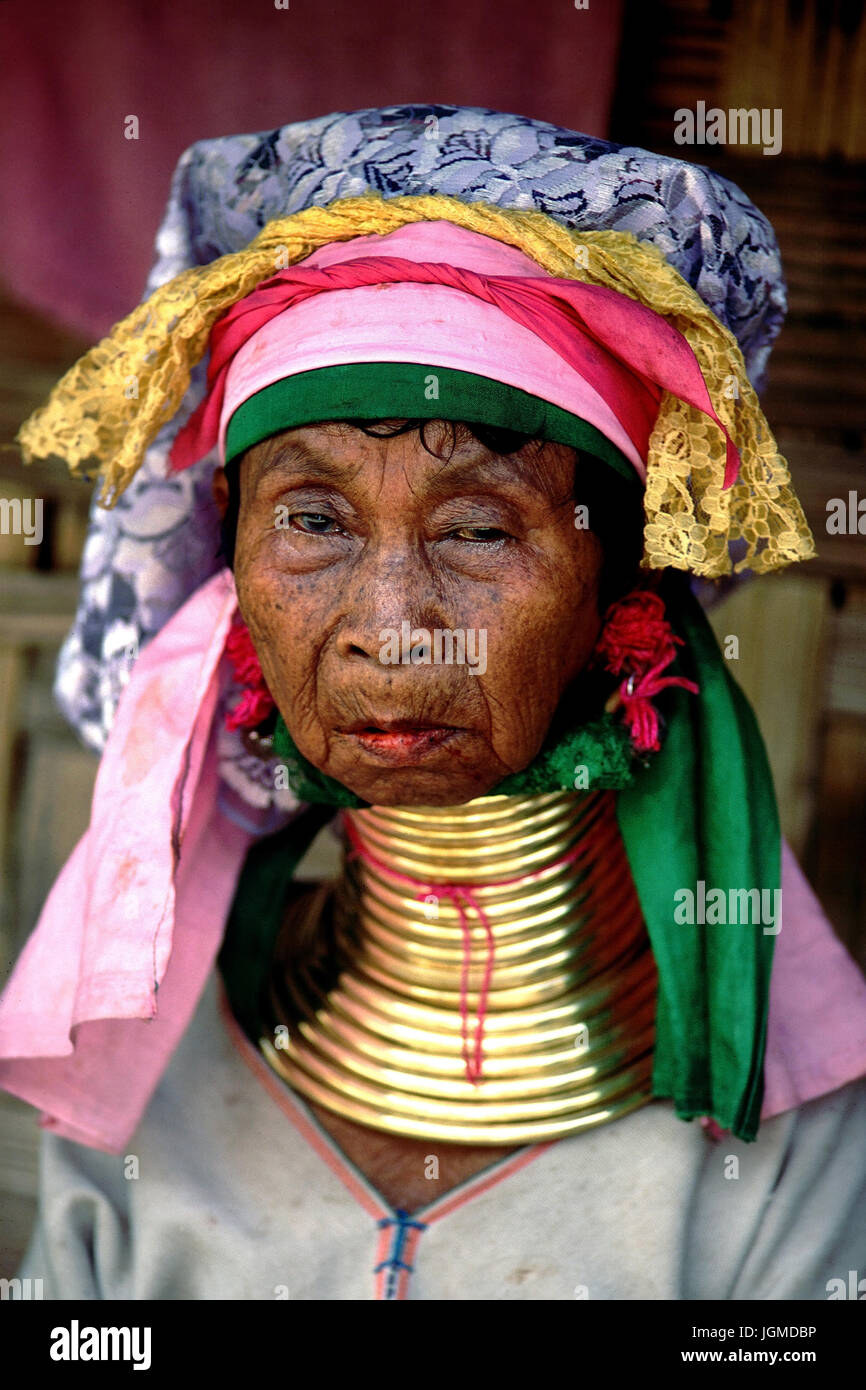 Long neck women, to cirques Padaung with Mae Hong Son in Thailand ...