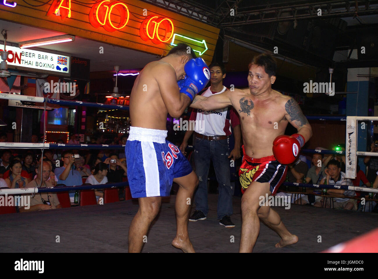 Thaiboxen in Pattaya Stock Photo - Alamy