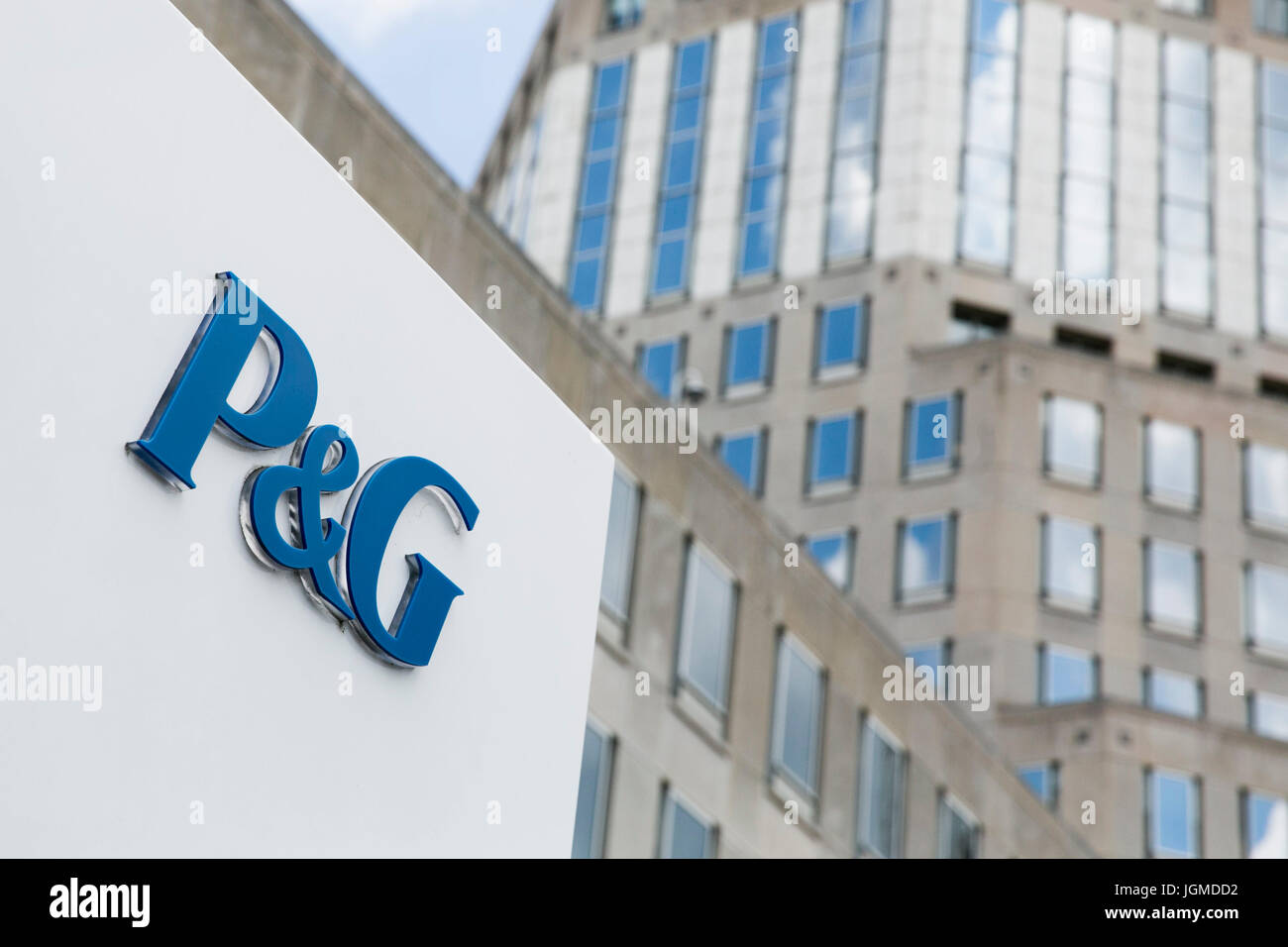 Procter gamble building hi-res stock photography and images - Alamy