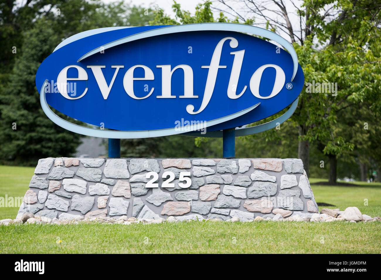 Evenflo Logo