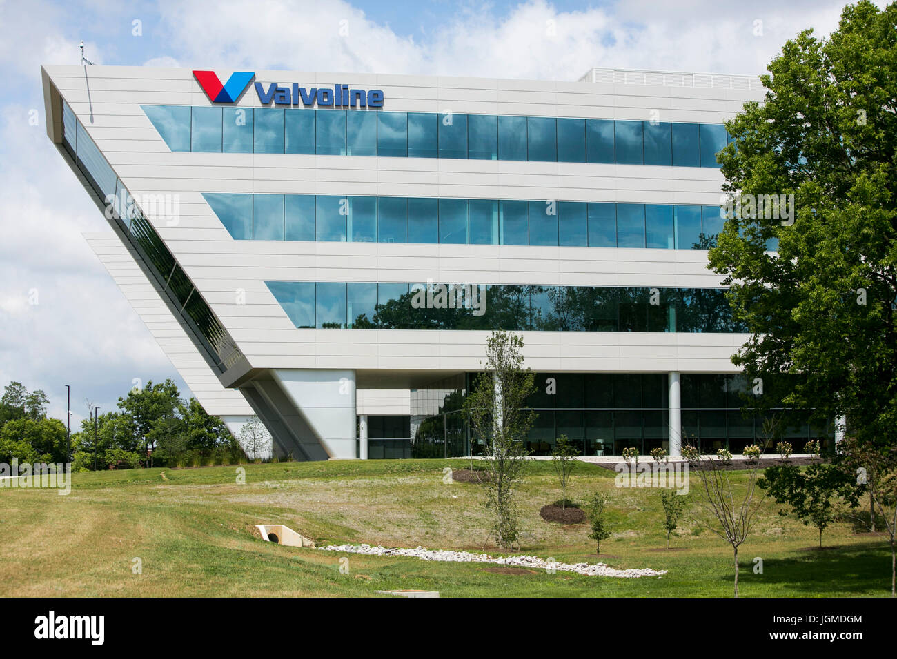 Valvoline logo hi-res stock photography and images - Alamy