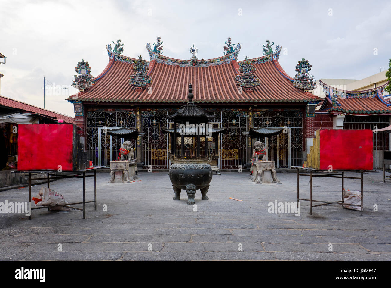 Front view of Taoist Kuan Yin Teng temple, George Town, Pulau Pinang ...