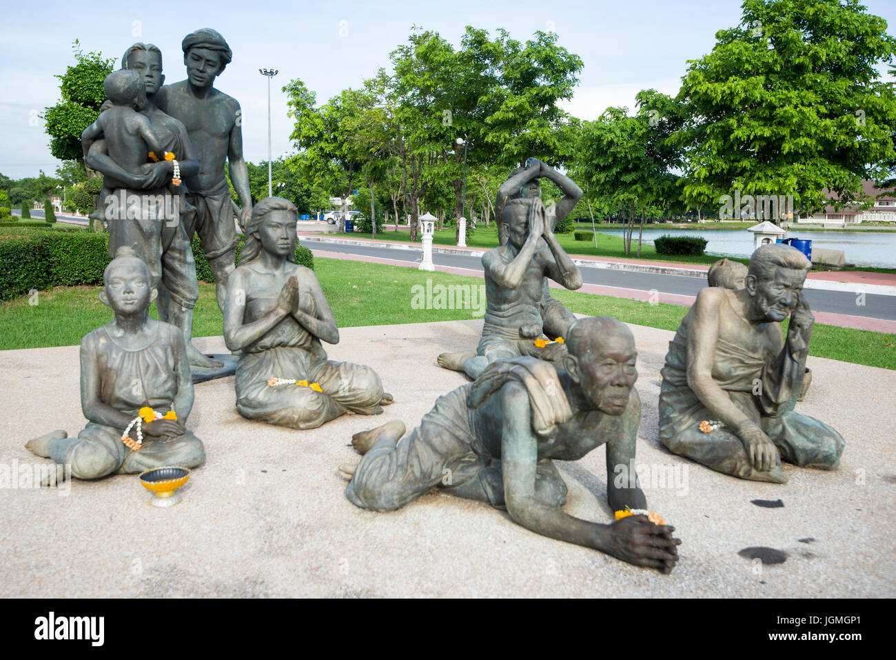 Statue's around the Queen Suriyothai Monument, Ayutthaya Stock Photo ...