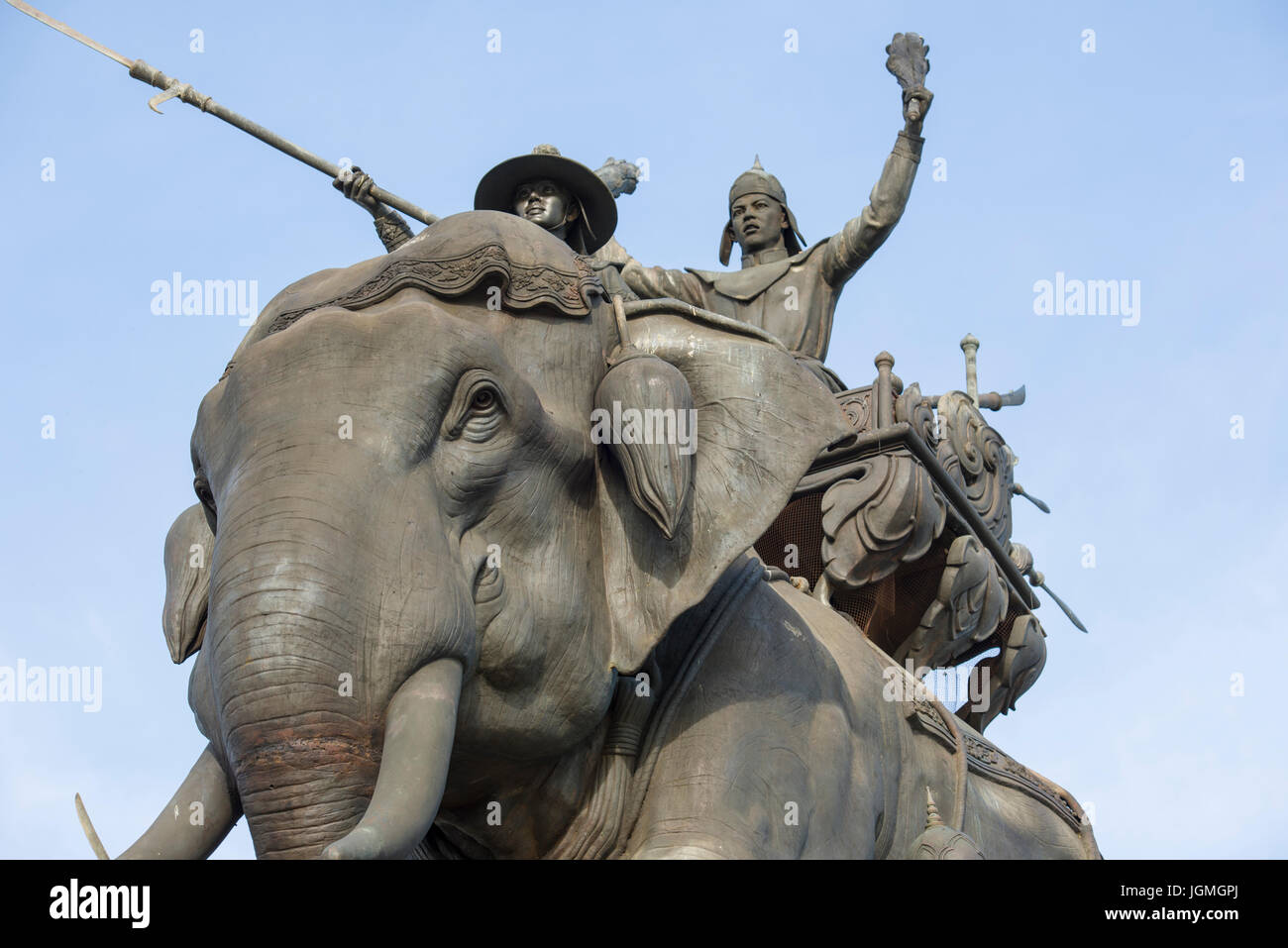 Queen Suriyothai Monument, Ayutthaya Stock Photo - Alamy