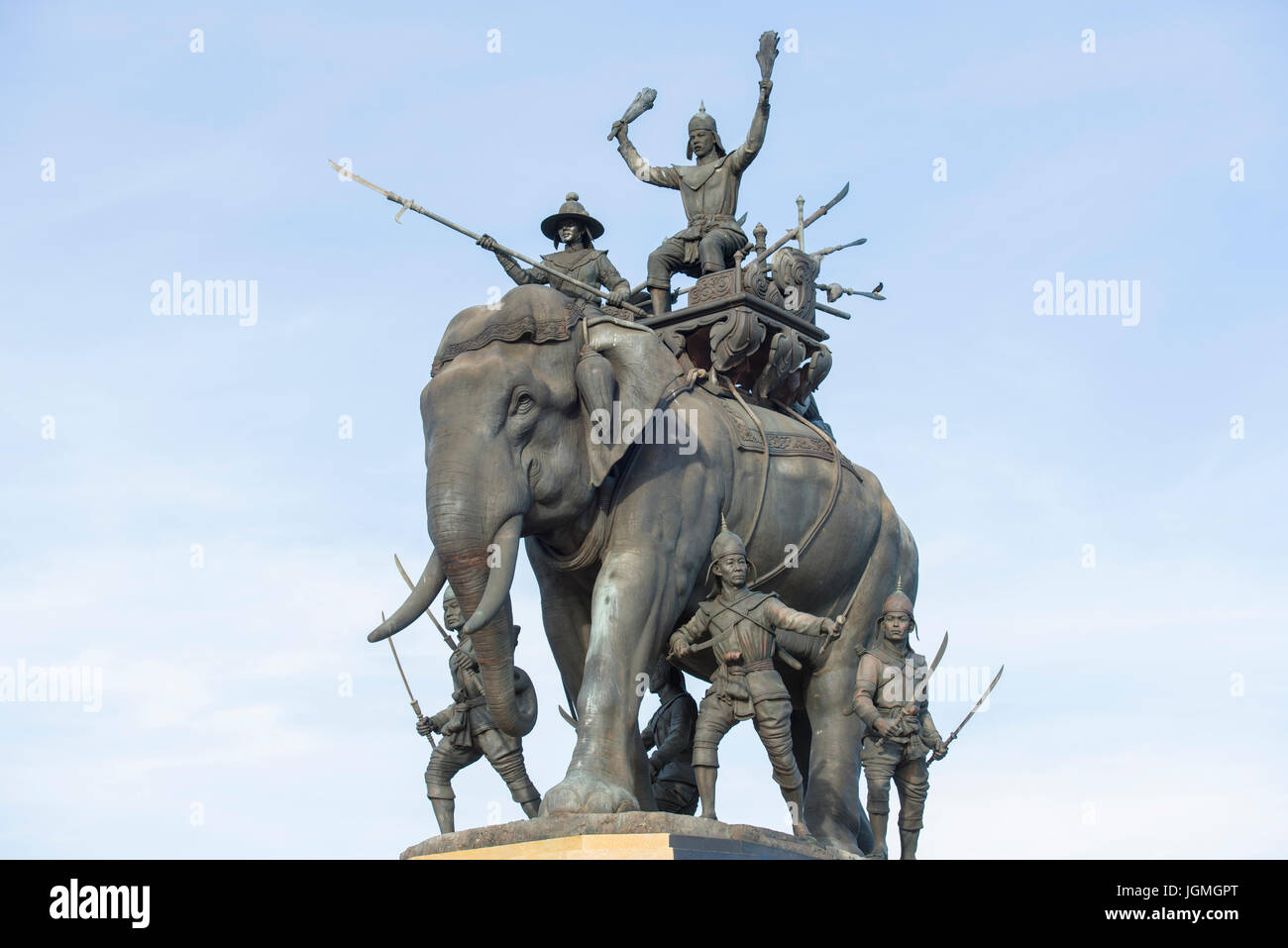 Queen Suriyothai Monument, Ayutthaya Stock Photo - Alamy