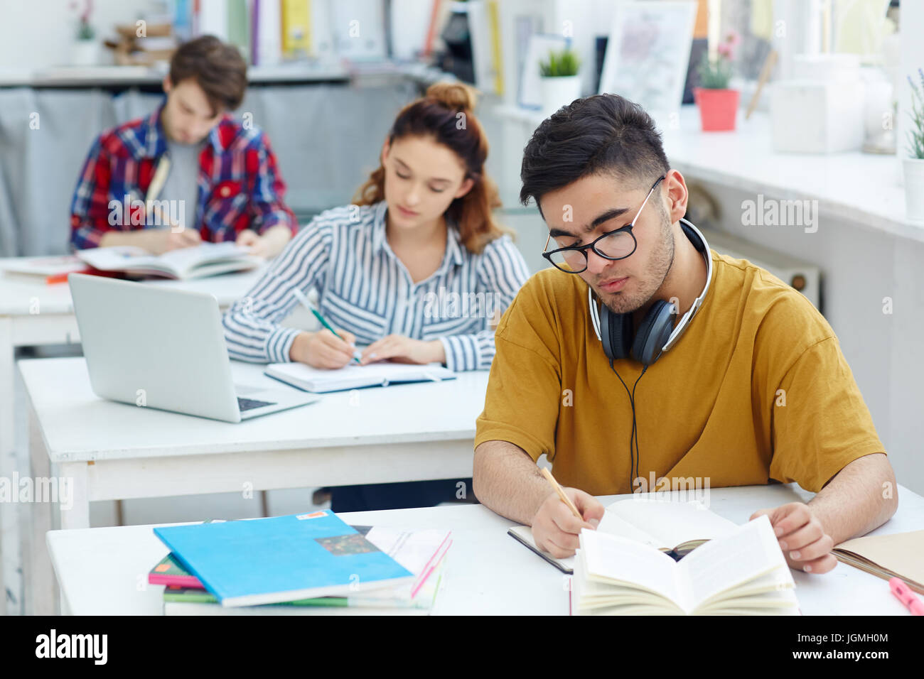 Student prepare test writing hi-res stock photography and images - Alamy