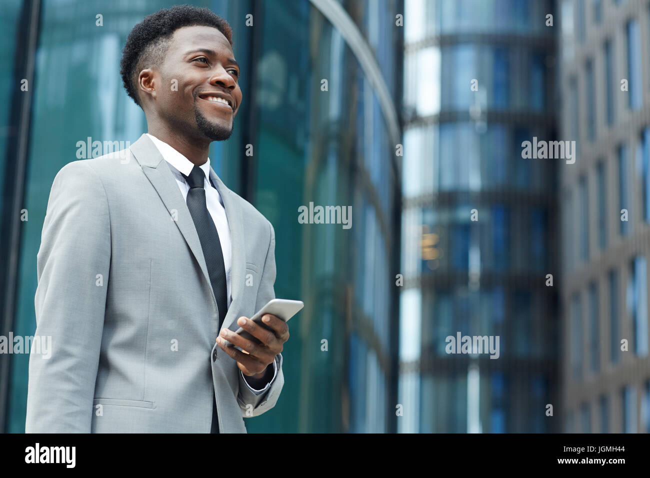 Salesman with smartphone in the city Stock Photo - Alamy