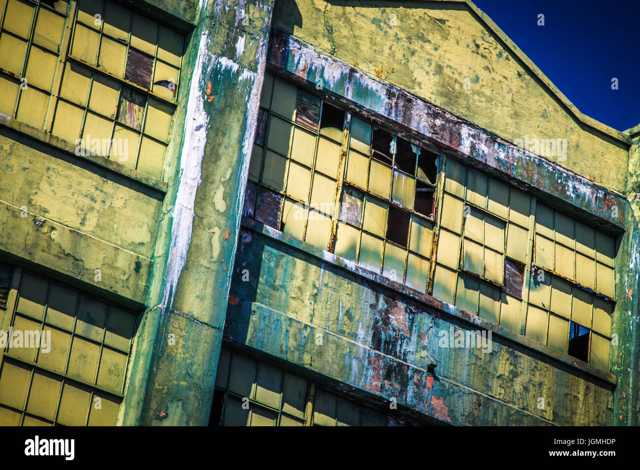 Old warehouse windows hi-res stock photography and images - Alamy