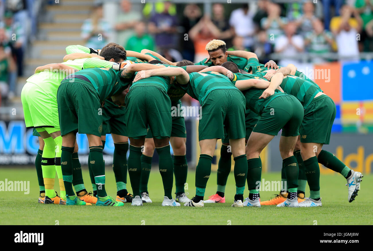 Celtic team huddle hi-res stock photography and images - Alamy