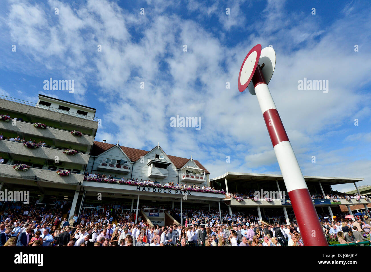 Haydock racecourse general view hi-res stock photography and images - Alamy