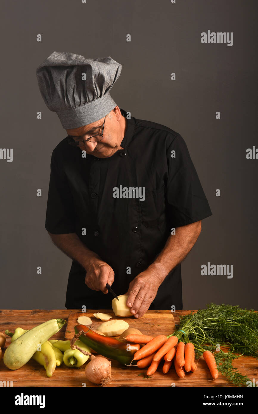 Portrait of a senior chef Stock Photo - Alamy
