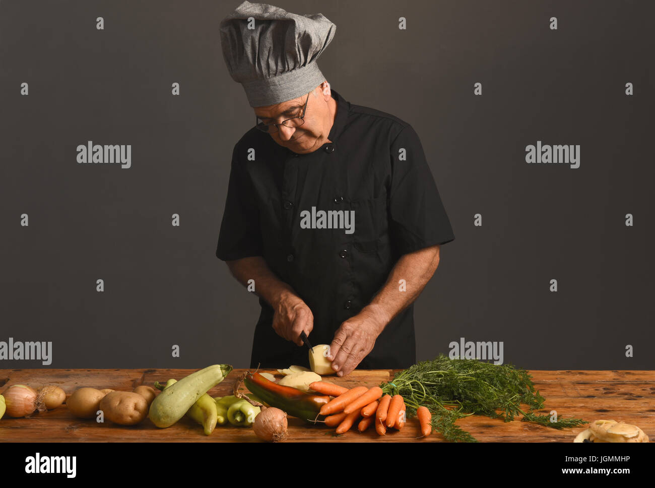 Portrait of a senior chef Stock Photo - Alamy