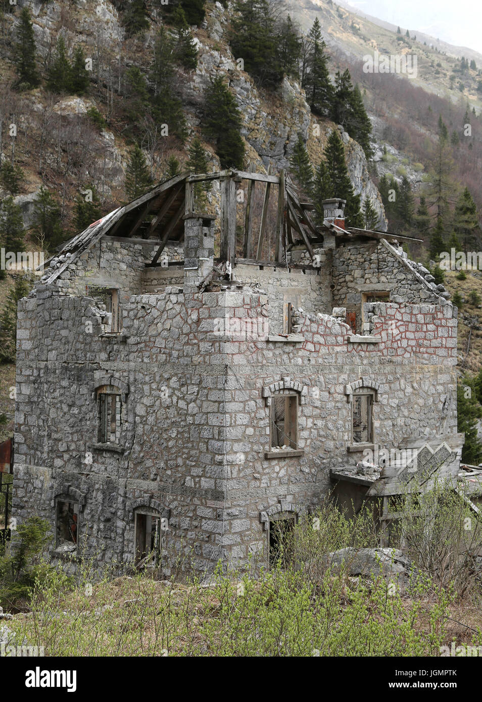 rotten old house without roof with falling walls in the mountains Stock ...