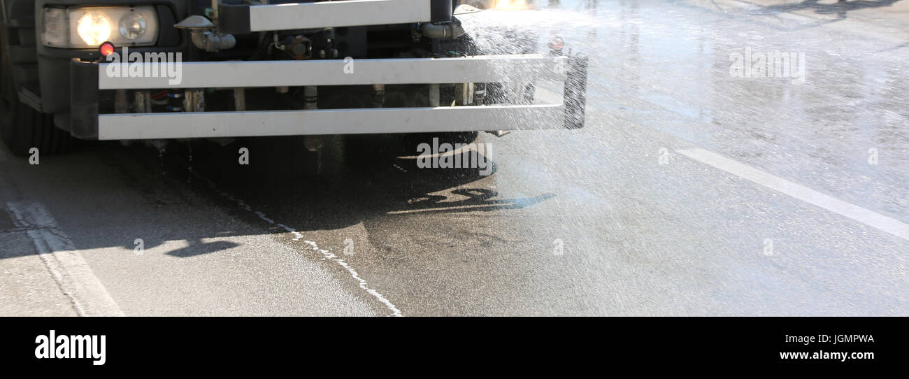 Pavement splash vehicle hi-res stock photography and images - Alamy