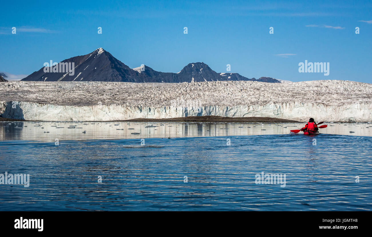 Svalbard kayaking hi-res stock photography and images - Alamy