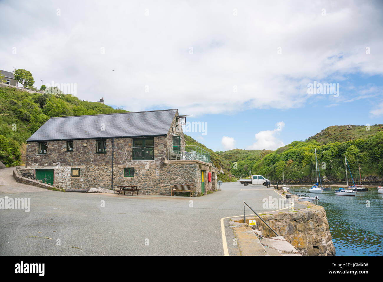 Outside the harbour of solva hi-res stock photography and images - Alamy