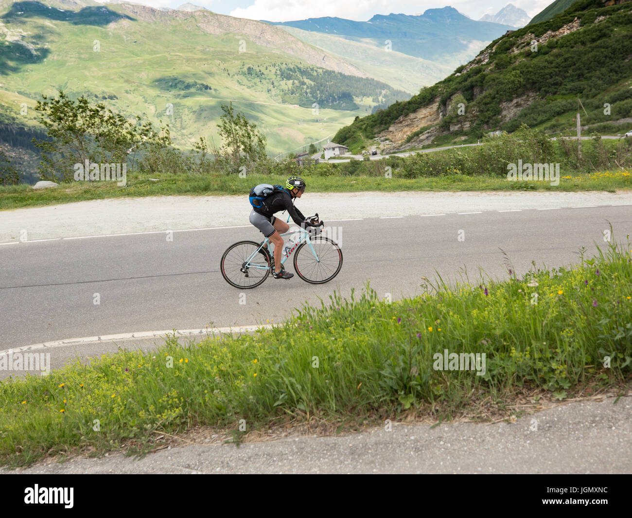 Man riding mountain bike uphill hi-res stock photography and images - Alamy