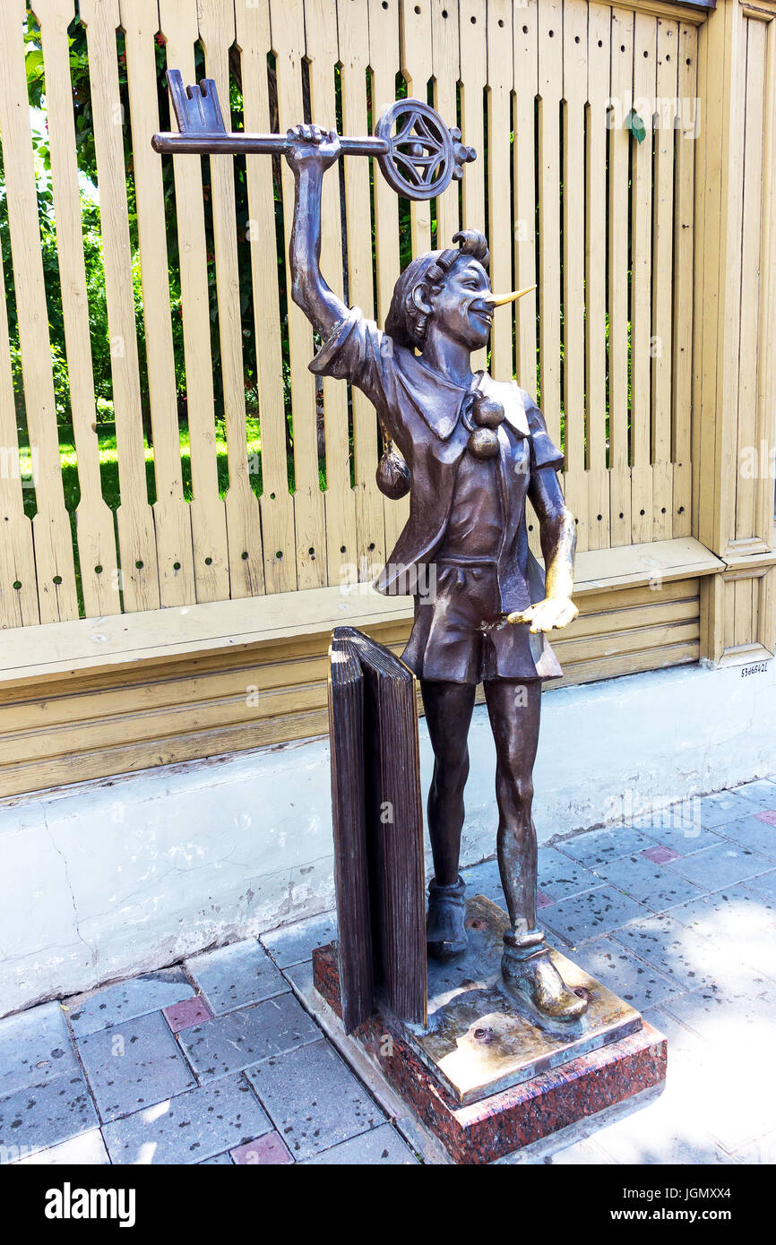 Bronze statue of Pinocchio Stock Photo - Alamy